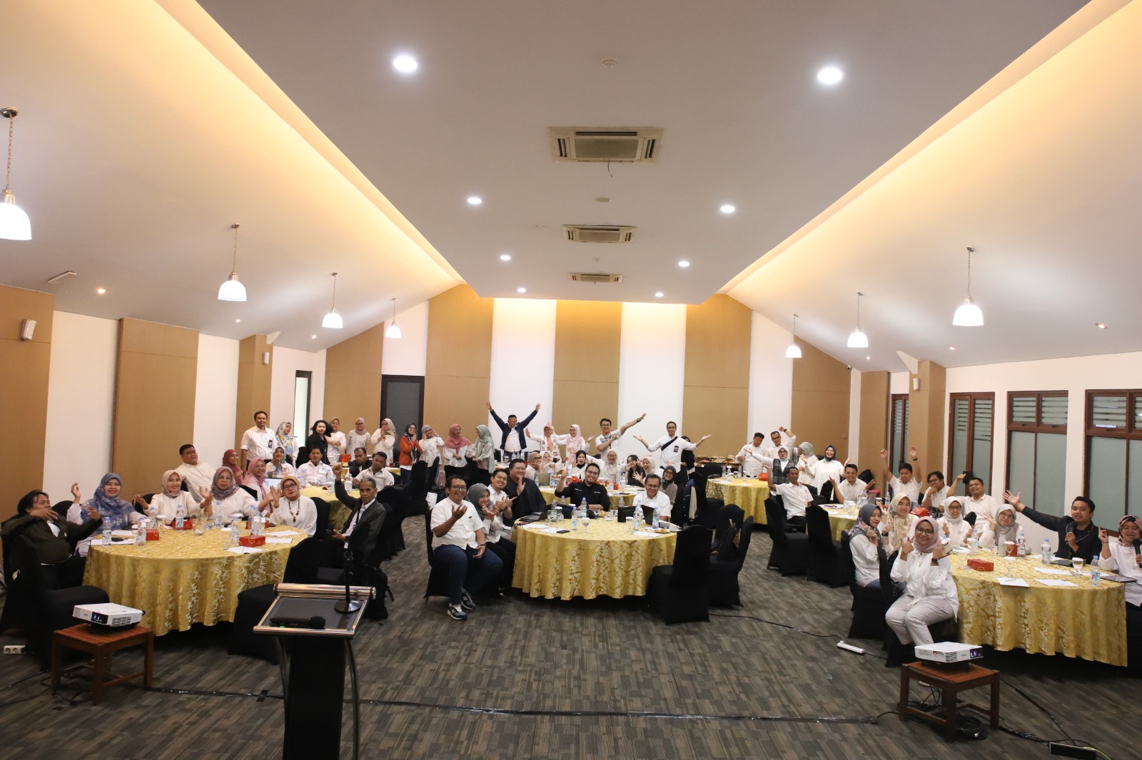 Kegiatan Workshop Pengembangan Komunikasi Pelayanan Publik dan Literasi Digital Bagi Pegawai ...